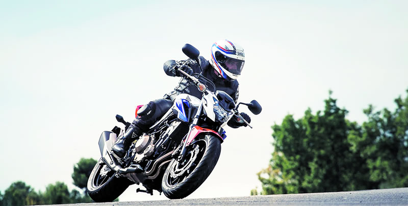 Blanco, azul y rojo: la nueva CB-500F