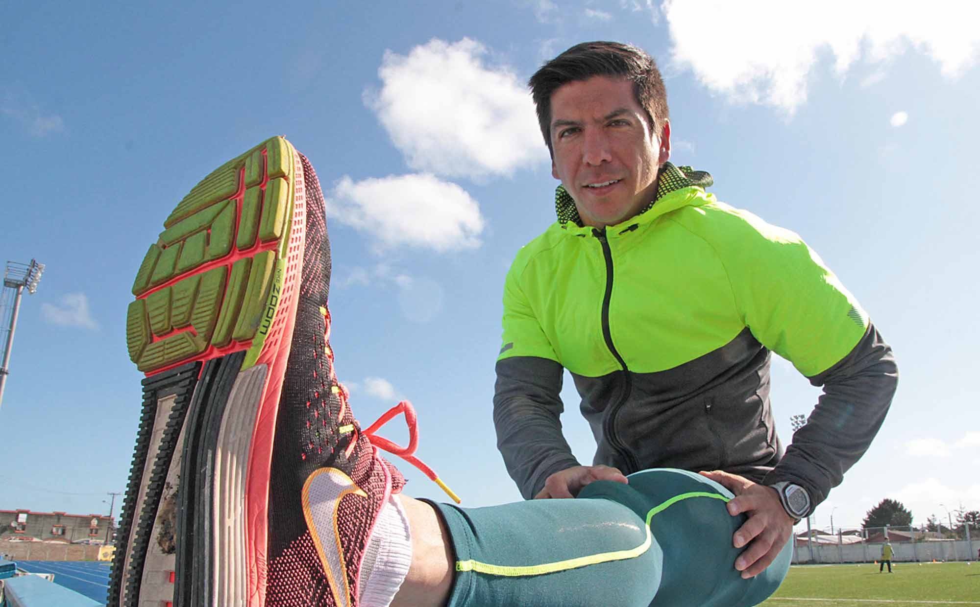Daniel Pineda realiza su mejor salto en años y apunta al mundial
