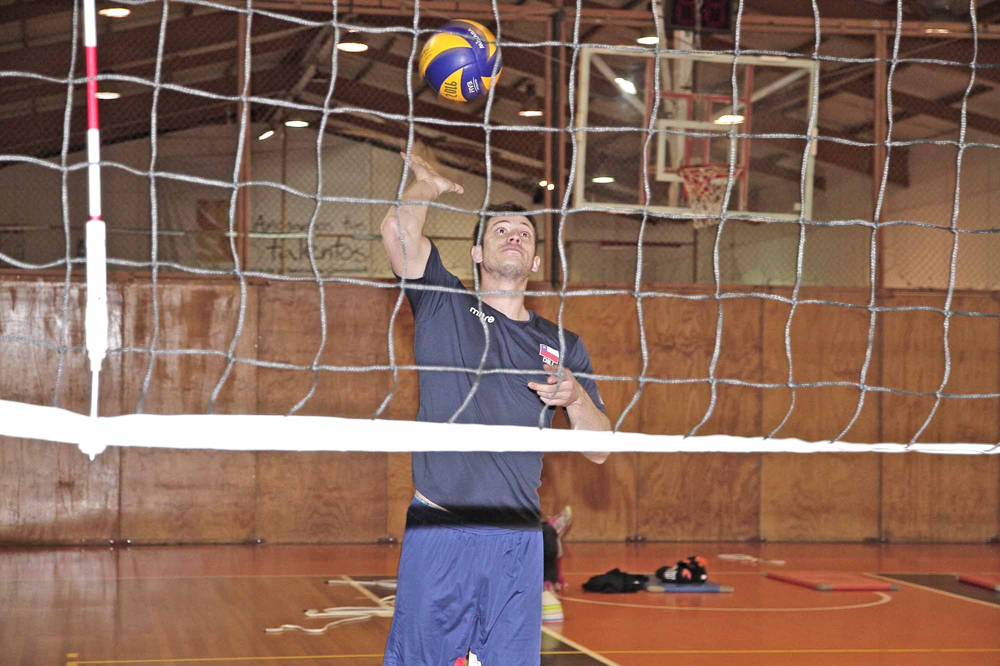 Carlos Solar, el voleibolista de la Ucsc que viajará a China