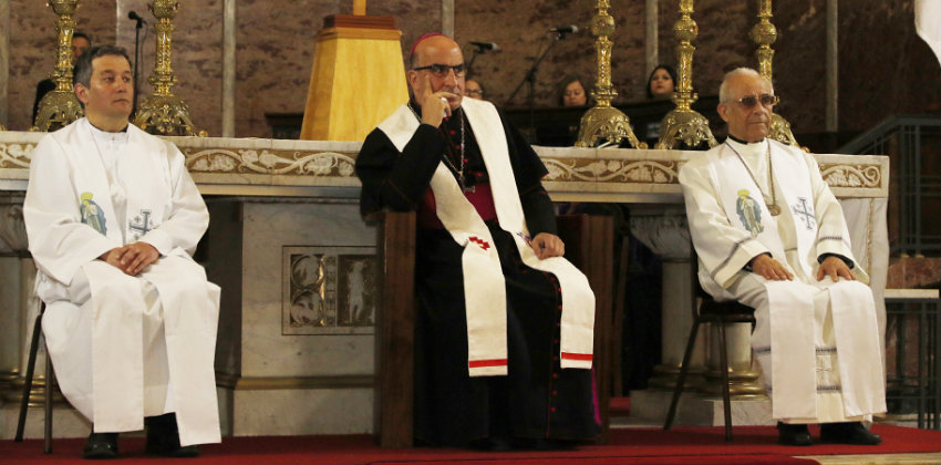 Las cartas que marcarán el encuentro Chomali en con el Papa