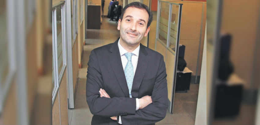 Abogado explica cambios en contrato de obra y faena aprobado en el Senado