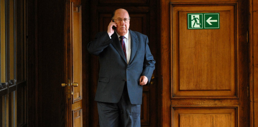 Rectificación sobre asesoría del ex diputado Roberto León