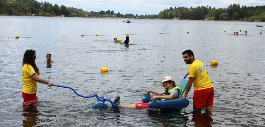 Laguna Avendaño de Quillón ofrece balneario inclusivo para sus visitantes