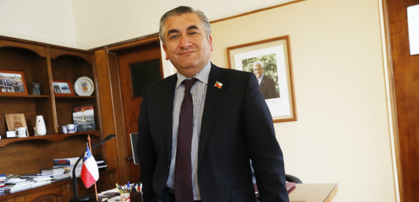 Gobernador Robert Contreras asume como intendente en vacaciones de ...