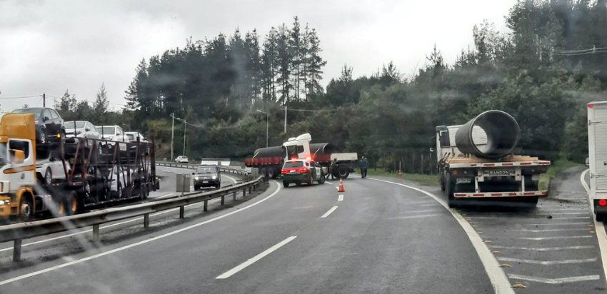 Camión bloqueó vía tras protagonizar accidente de tránsito en Ruta del Itata
