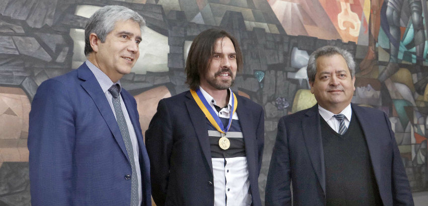 Físico chileno, Dr. César Hidalgo recibió Medalla Centenario UdeC