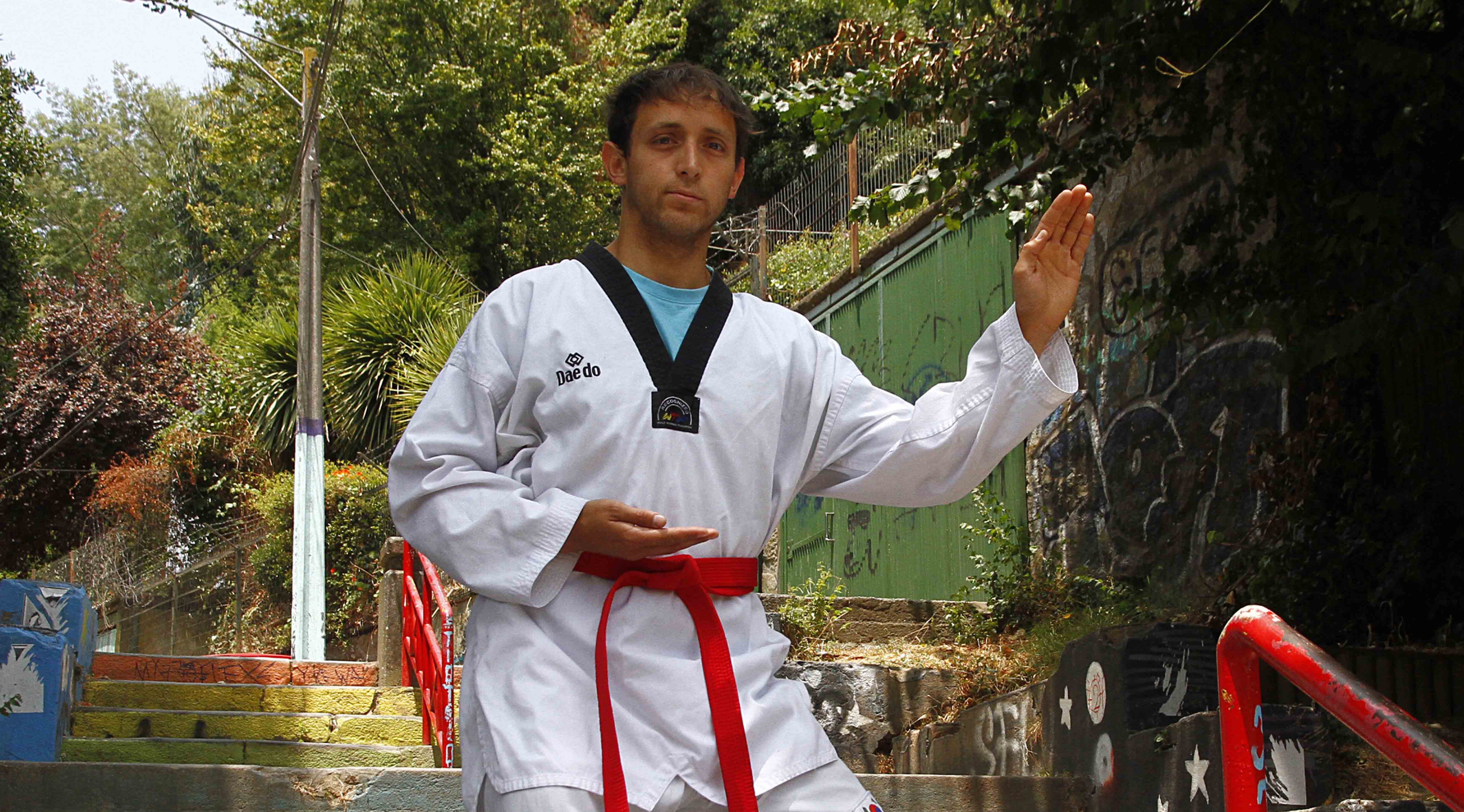Pablo Robert se reparte entre el taekwondo y las acrobacias circenses