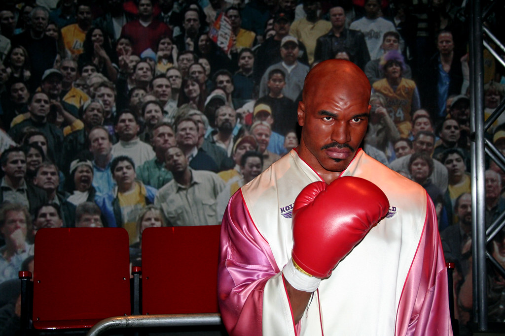 Evander Holyfield, la otra leyenda del boxeo que regresa al cuadrilátero