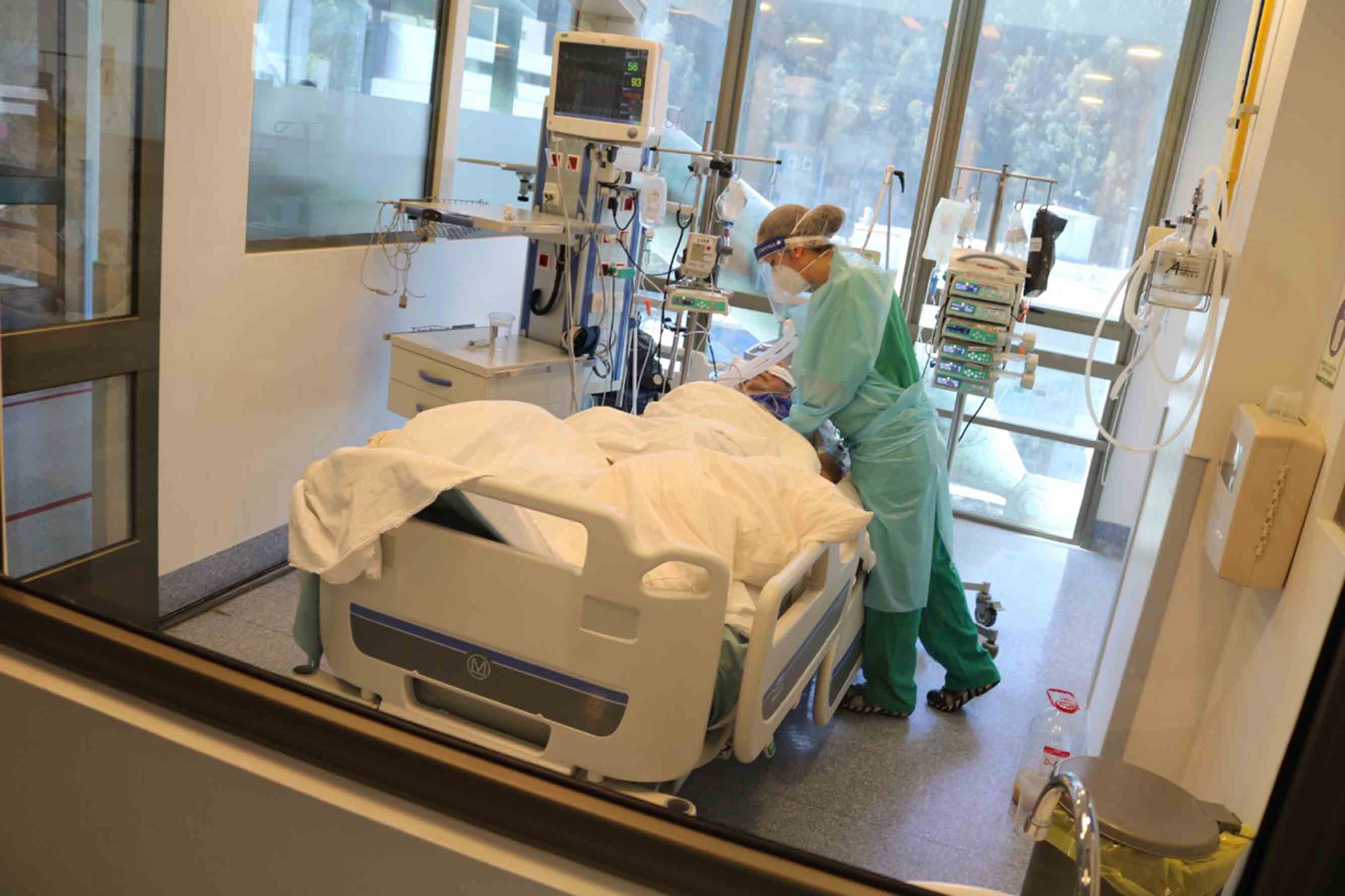 Capacitan personal del Traumatológico para manejo de pacientes UCI