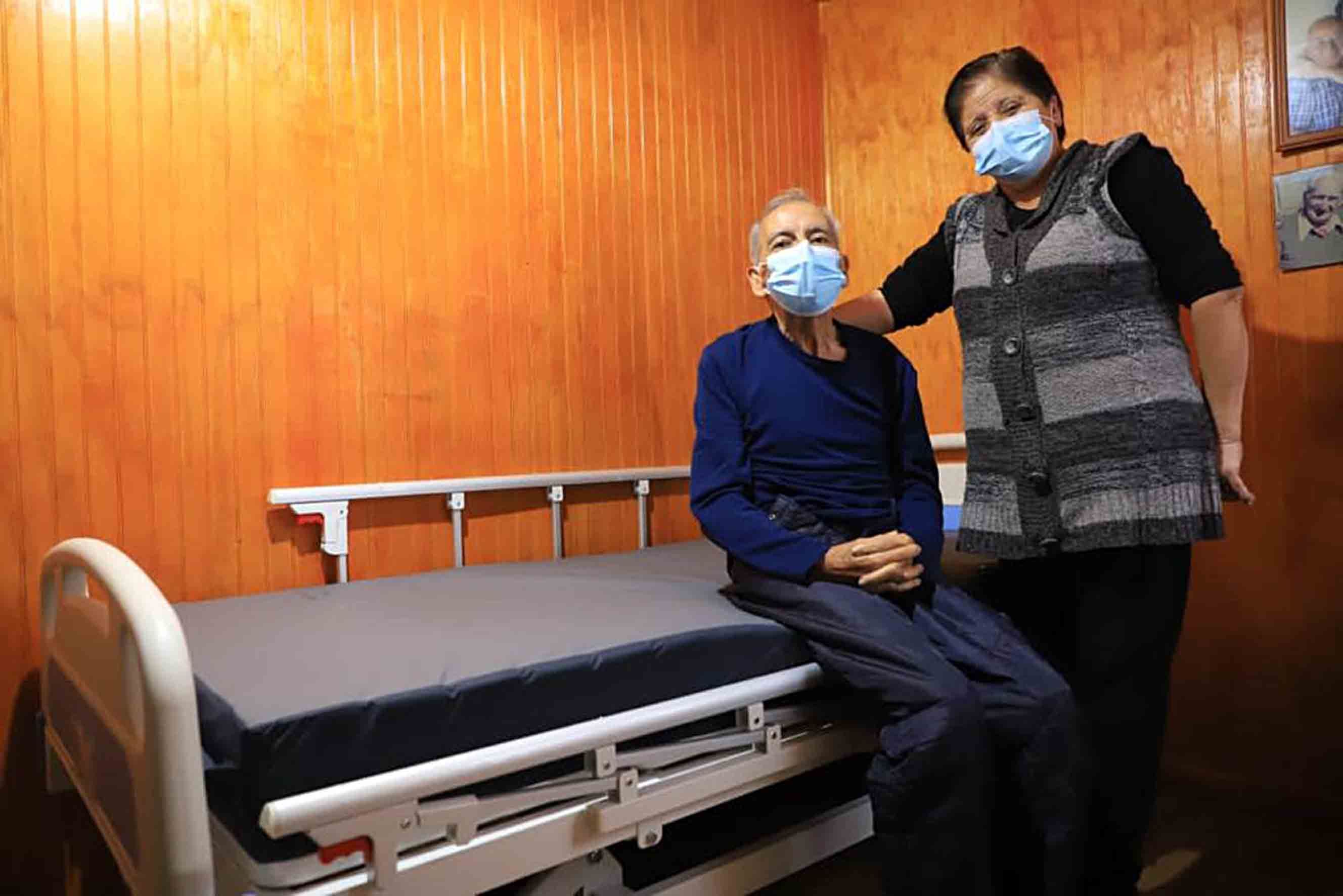 Municipio penquista ha entregado 14 catres clínicos a pacientes postrados