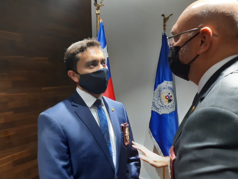 Conozca la nueva placa de servicio de los Asistentes Policiales de la ...