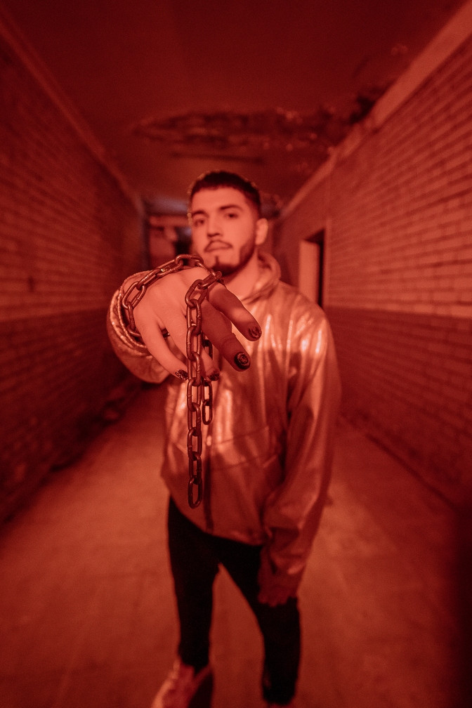 Yuri regresa a la escena musical con el videoclip “Caos en la Costa”