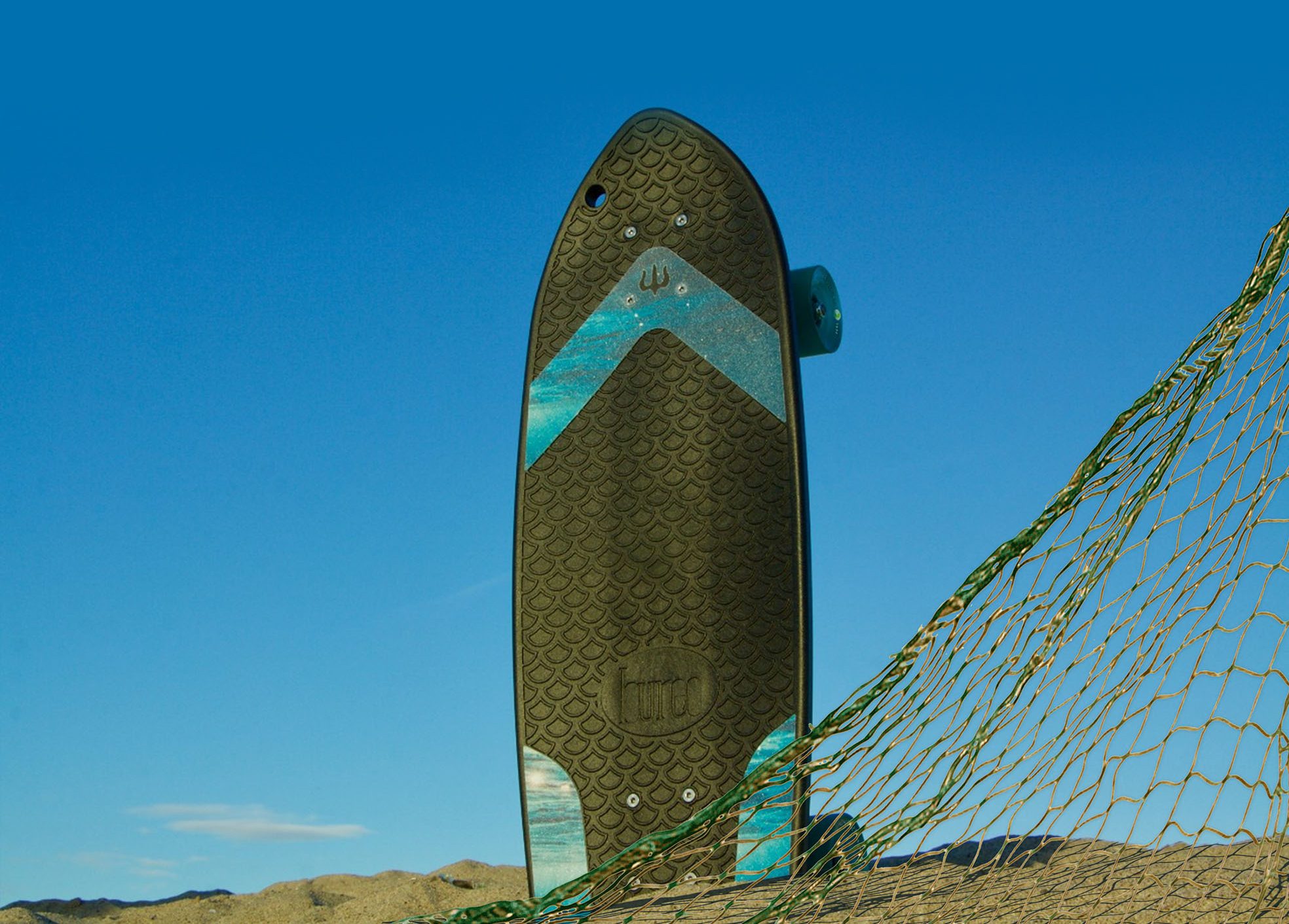 Bureo: transforman redes de pesca en desuso para fabricar skateboards