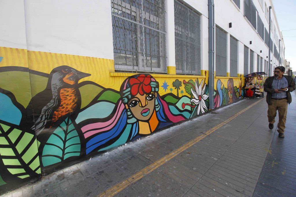 Colores, trazos e historias: los murales que acompañan el entorno de ...