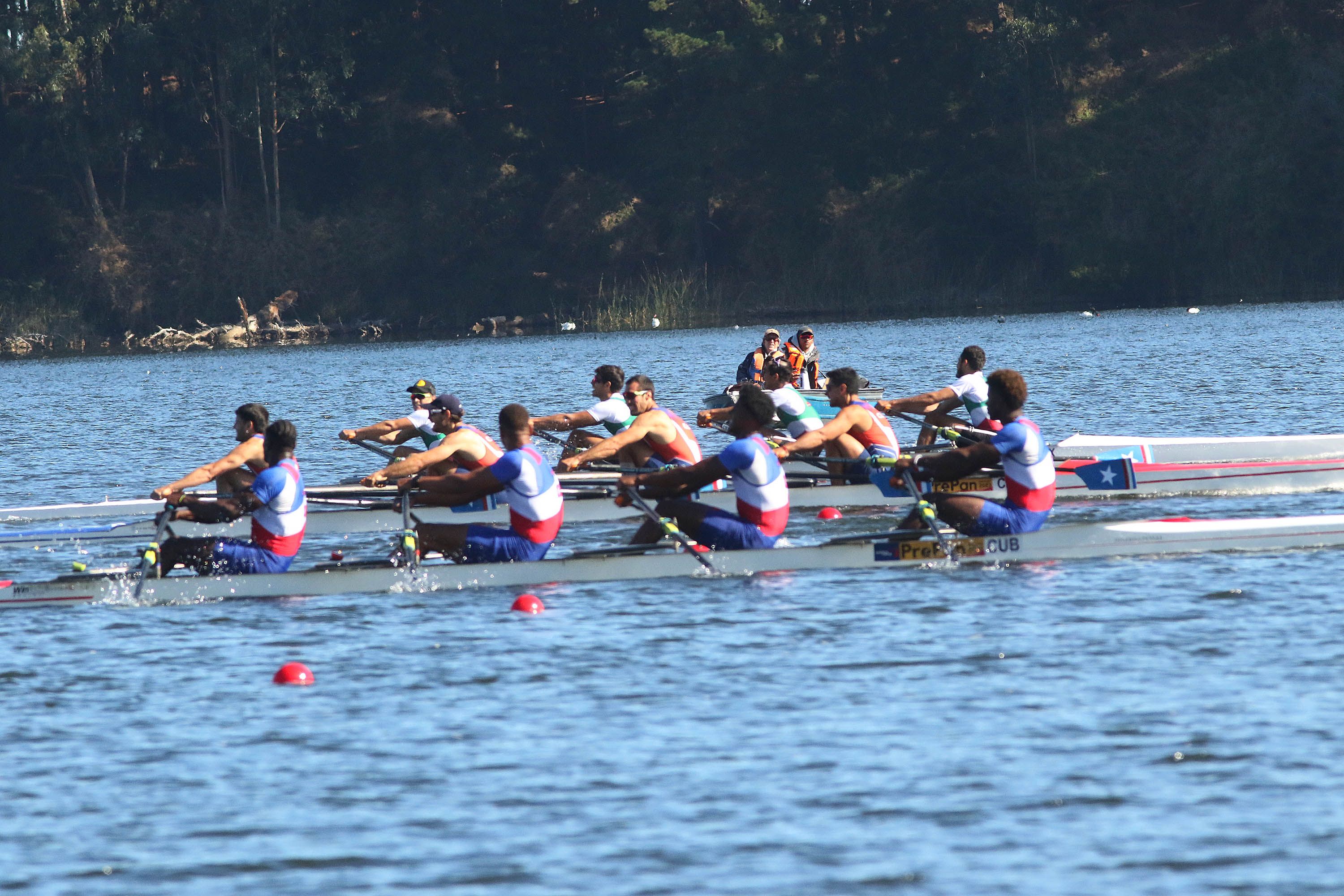 Laguna Grande recibe apoyo para optar a grandes eventos del remo