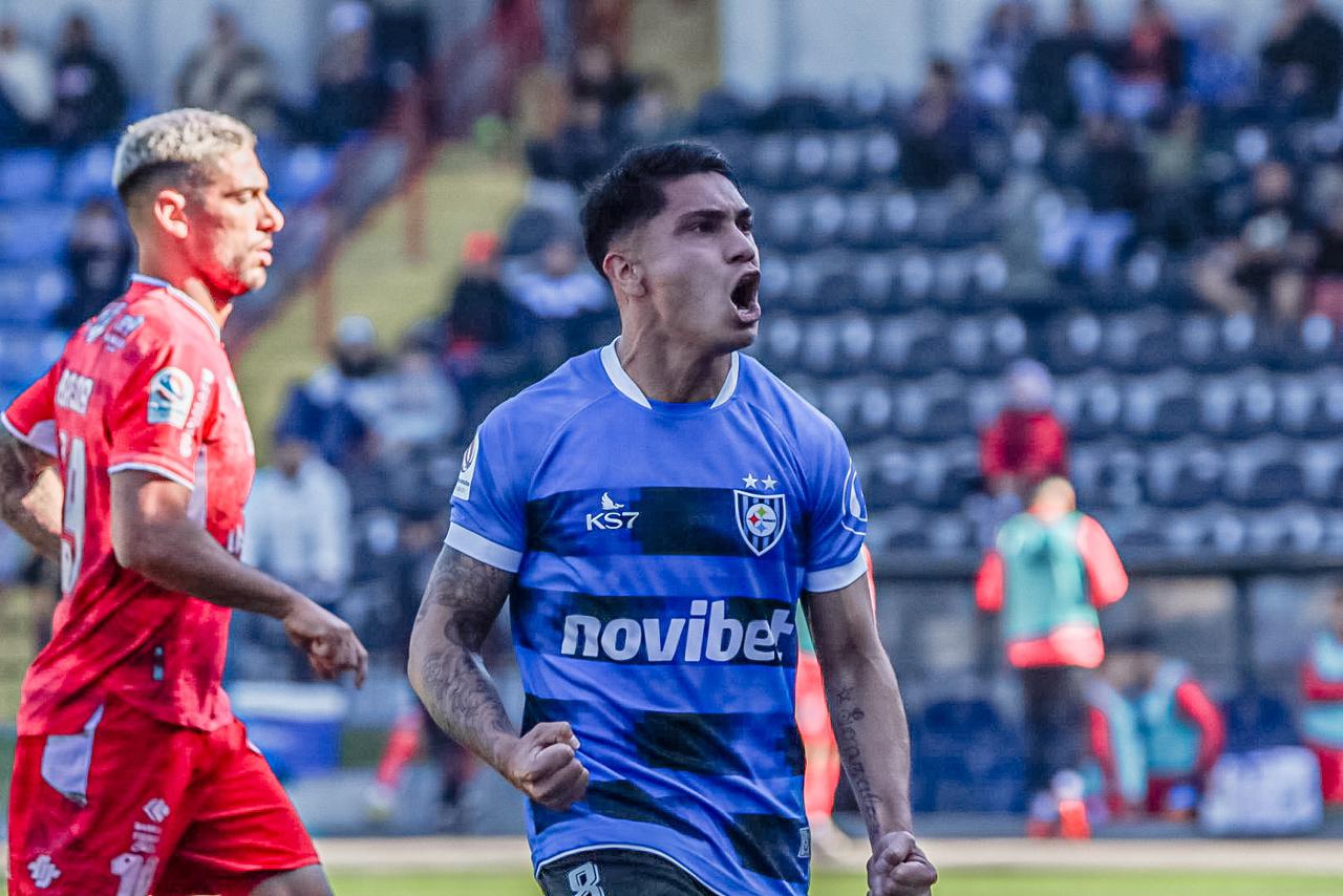 Huachipato lo ganó con autoridad y volvió a la cima del torneo