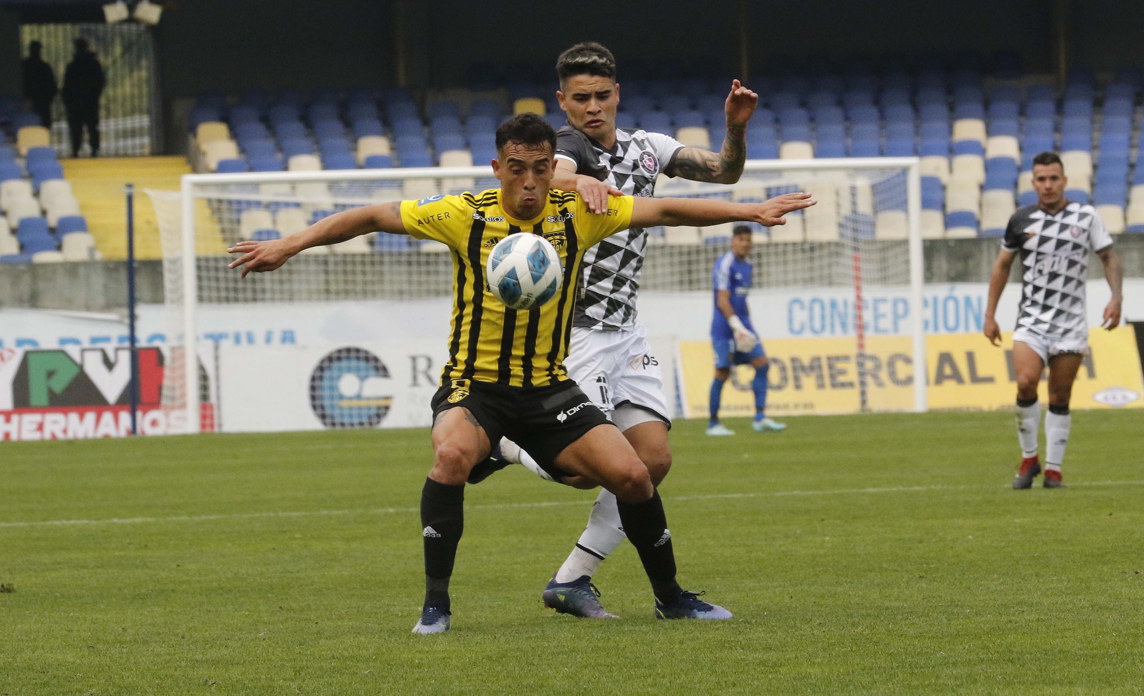 Qué cabezazo más doloroso: Vial pierde a los 7 de tiempo agregado