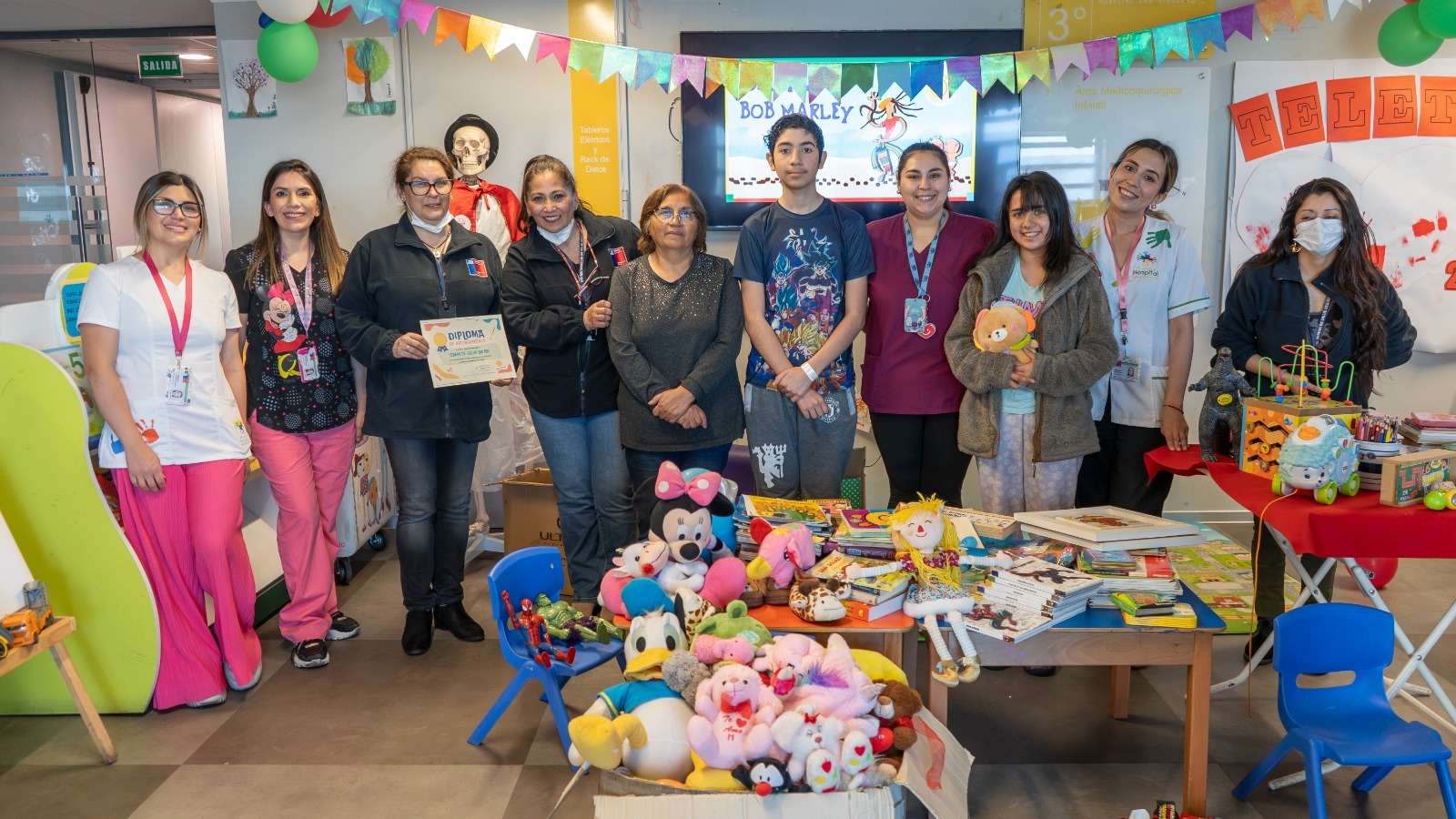 Seremi de Salud entrega juguetes y libros a niños del Hospital Las ...