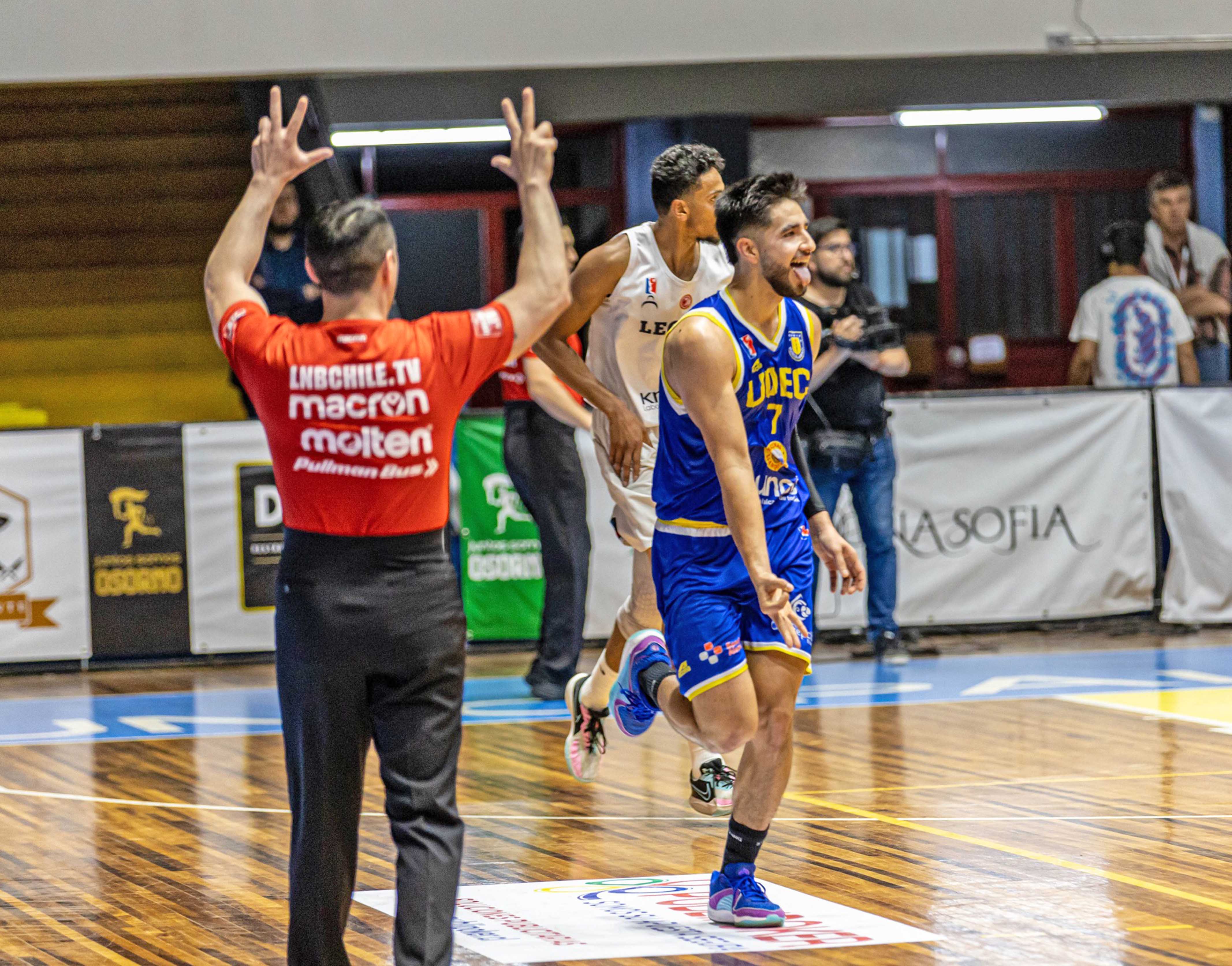 Michael Rivera después de los 10 puntos en el último cuarto
