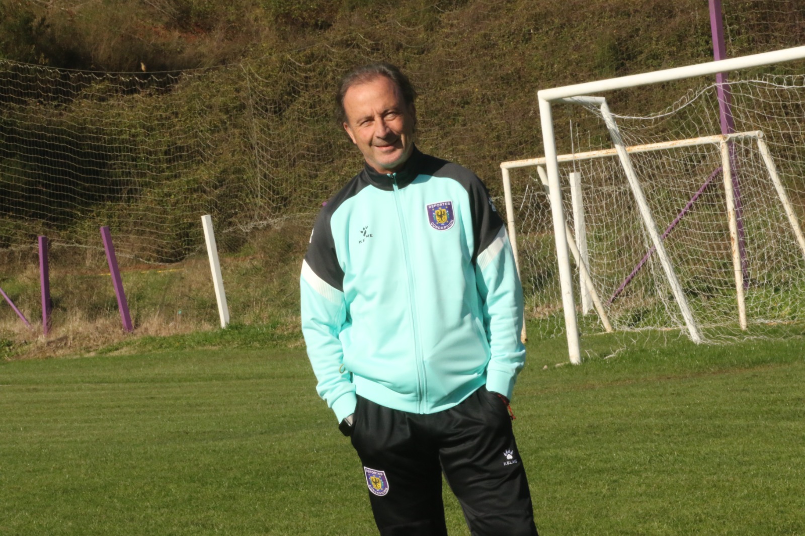 Manuel Suárez criticó cancha de Collao y alabó su nivel defensivo