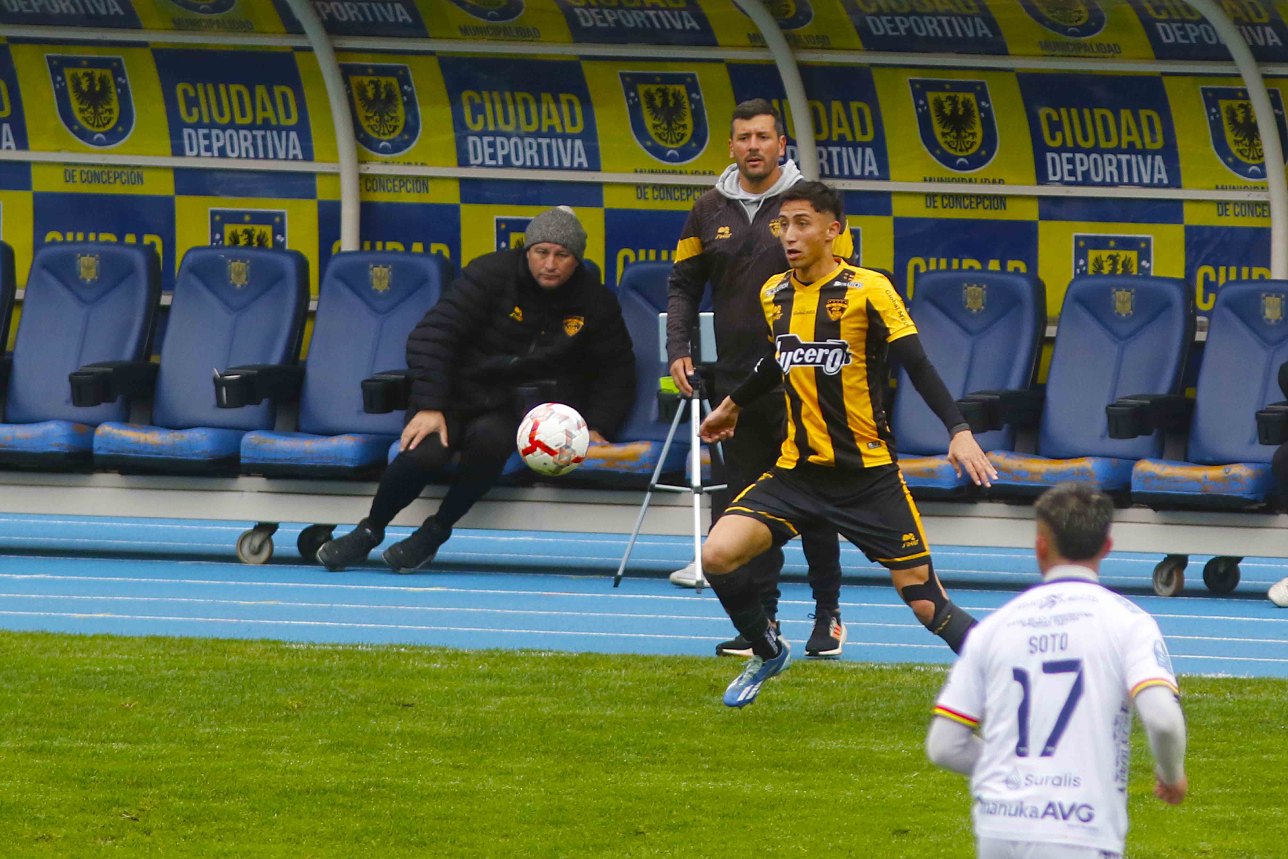 Felipe Robles: el silencioso pilar de la zaga de Fernández Vial