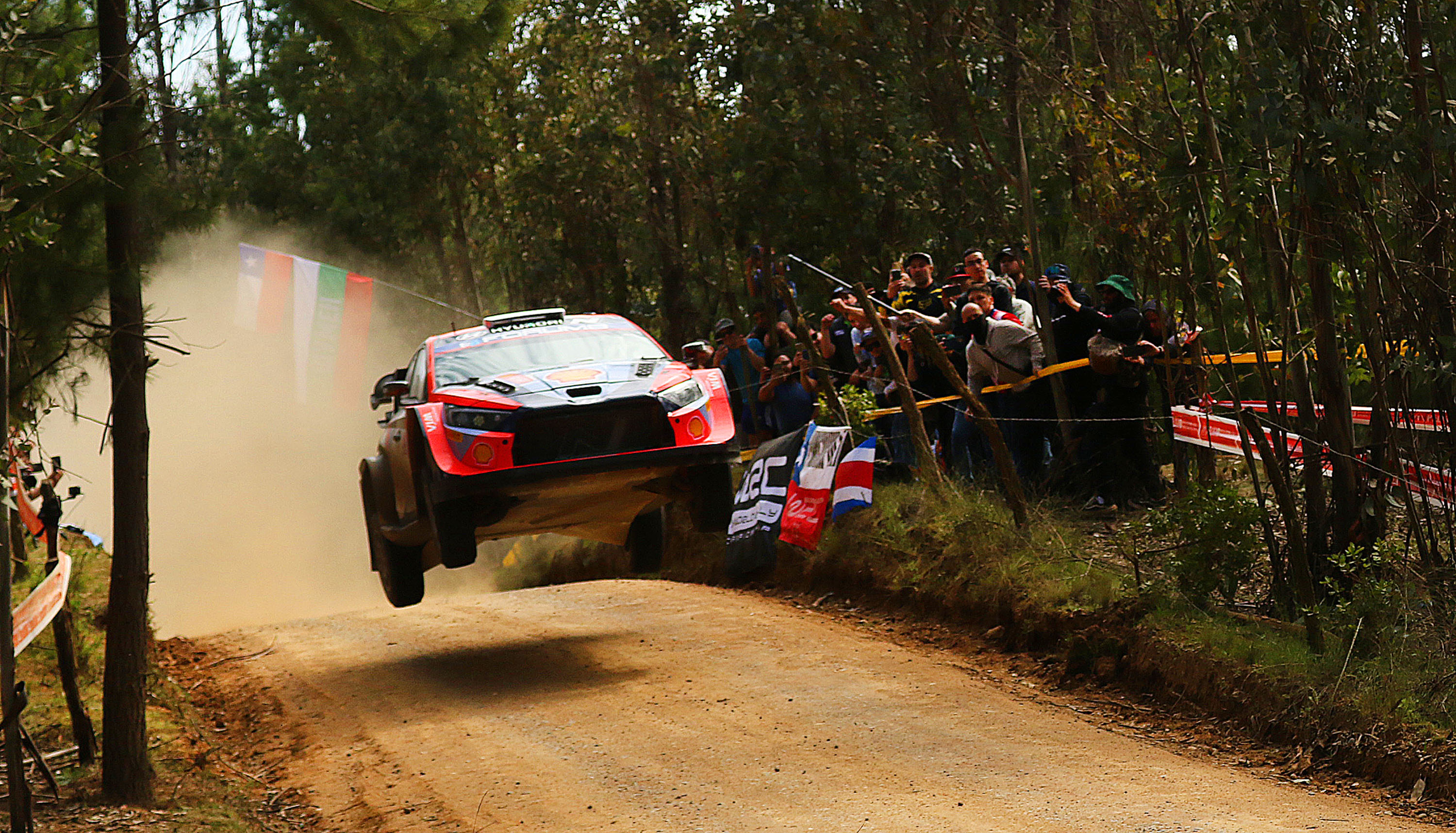 Una fiera lucha por el liderato marcó el comienzo del WRC Biobío