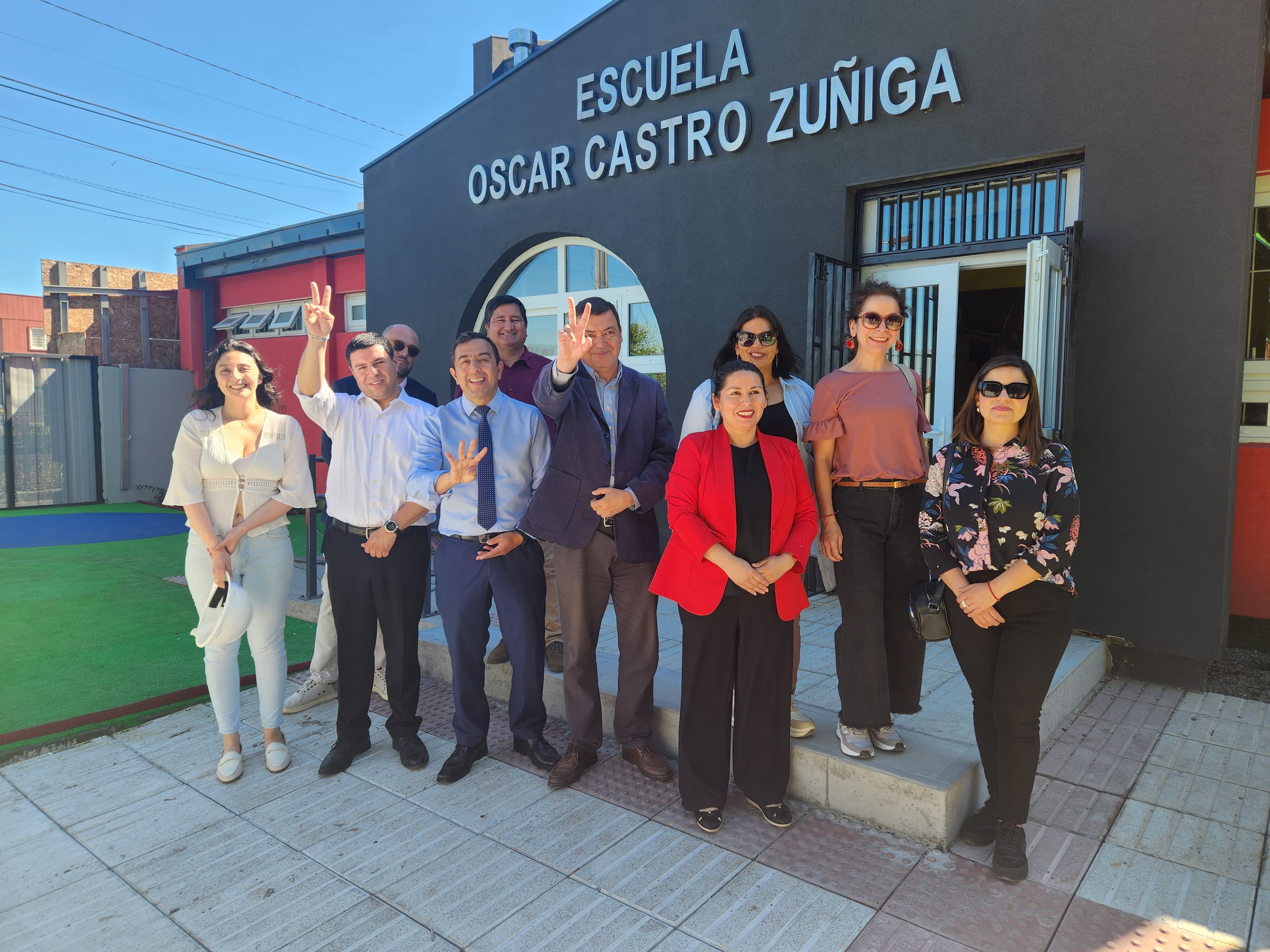 Con una inversión de $1.200 millones renuevan infraestructura de la Escuela Óscar Castro de ...