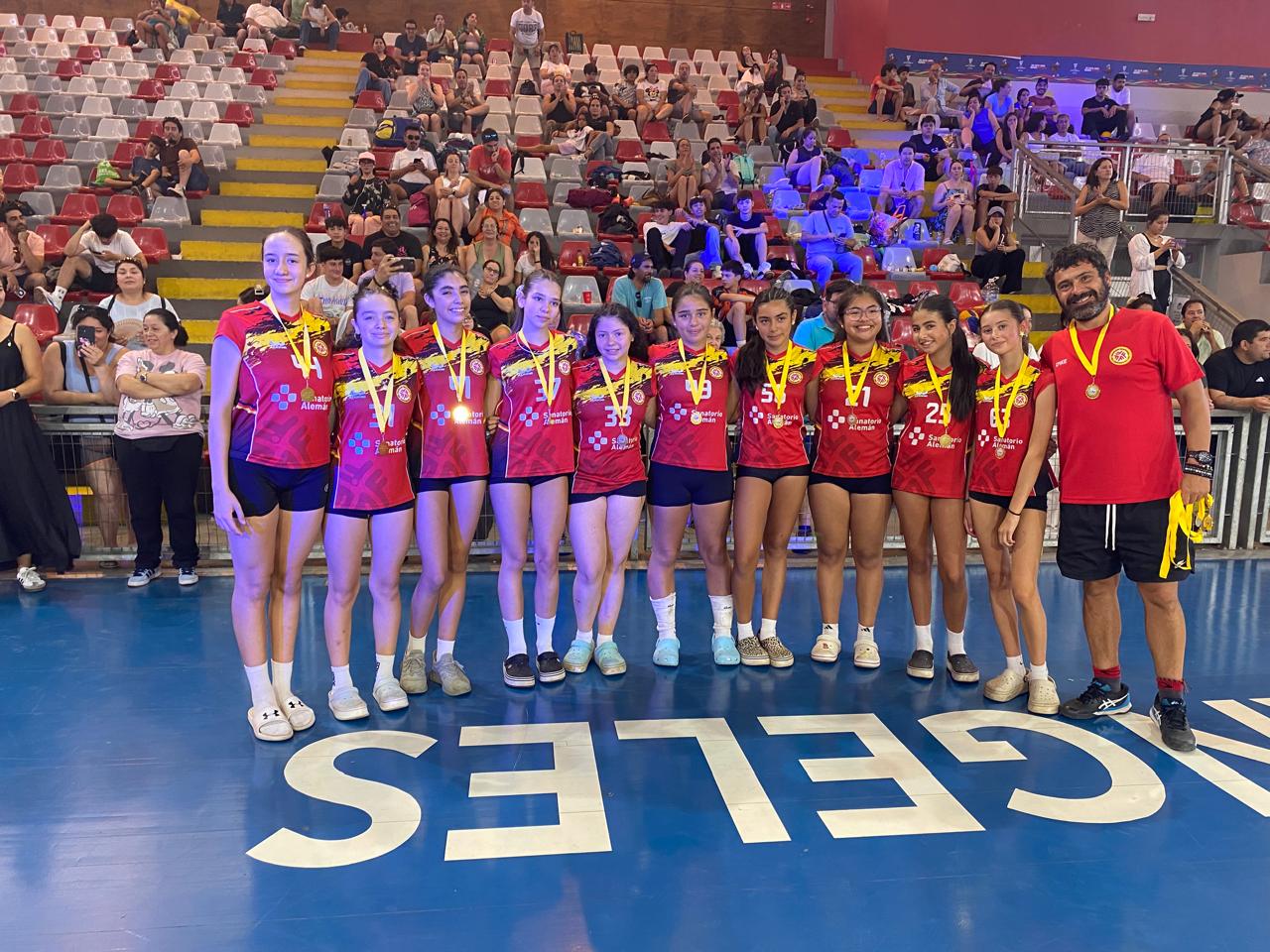 CDA cierra un nuevo proceso del vóleibol con podios y medallas