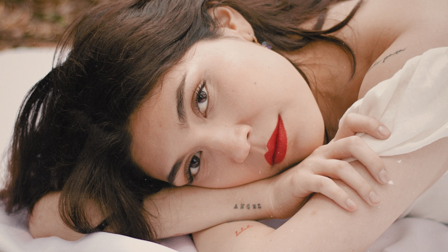 Caile apela a las emociones en su EP debut “Siempre estás en mí”