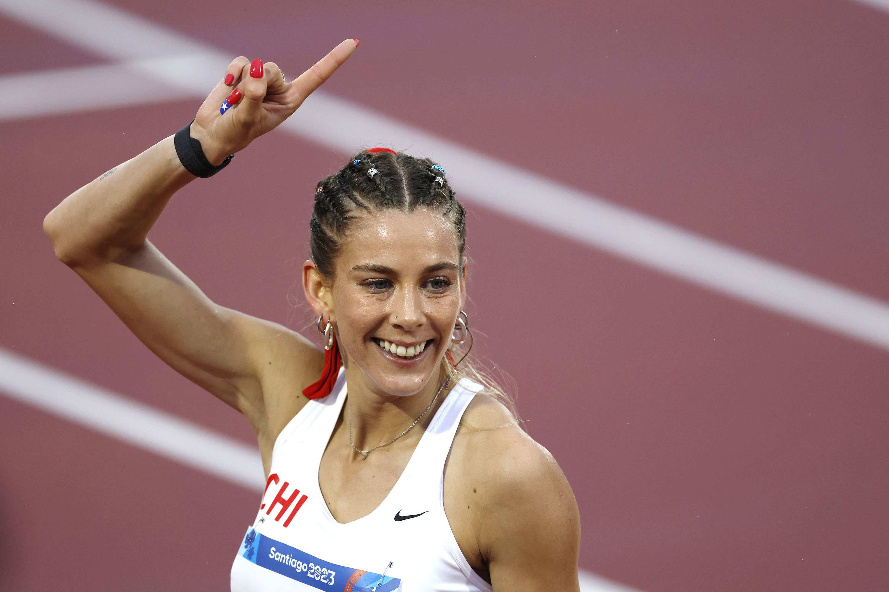 Isidora Jiménez logró nuevo récord nacional en la posta