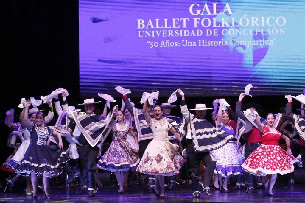 Ballet Folklórico UdeC celebró 50 años de historia con más de 100 artistas en escena