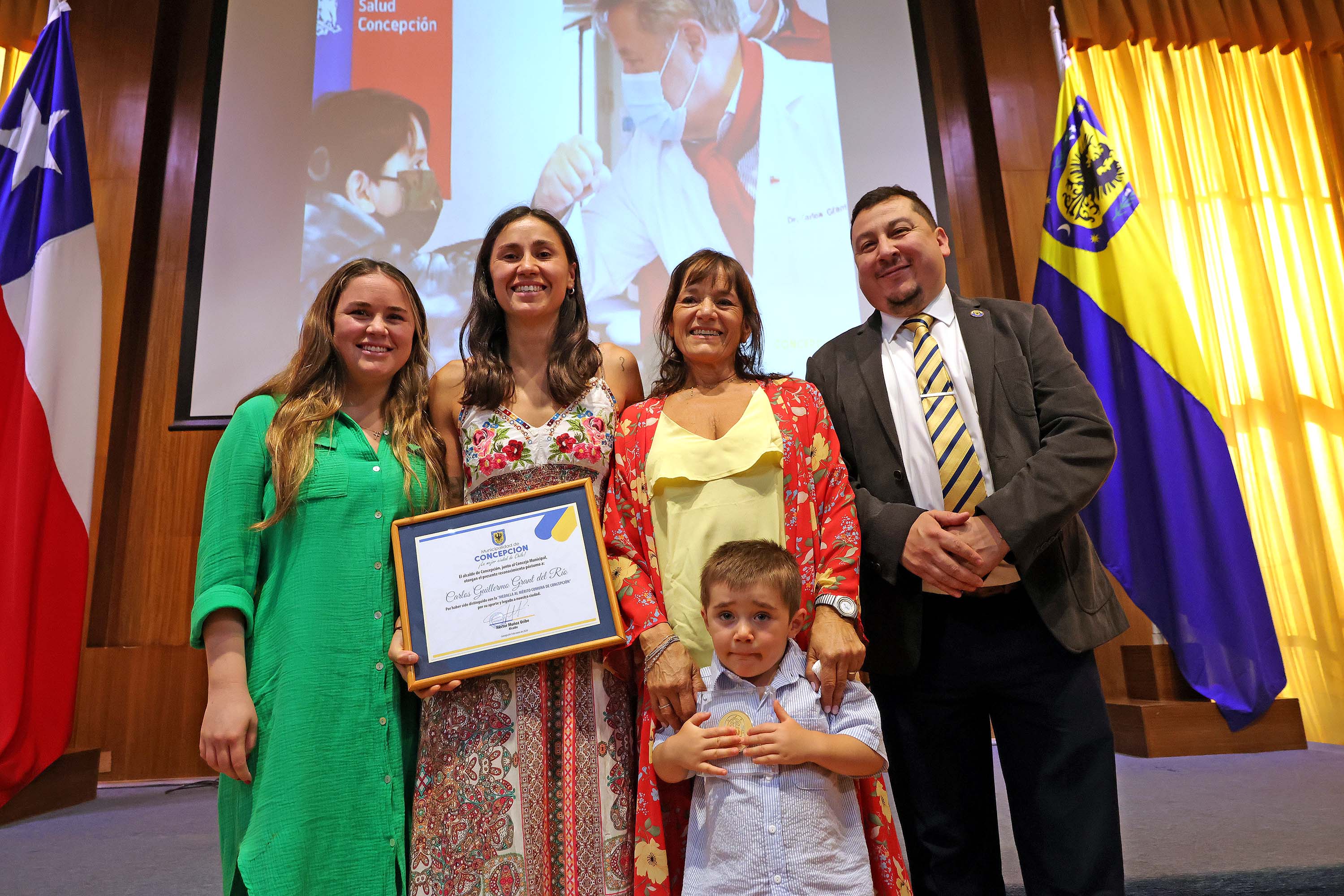 Homenaje Póstumo: reconocen al doctor Carlos Grant del Río con la ...